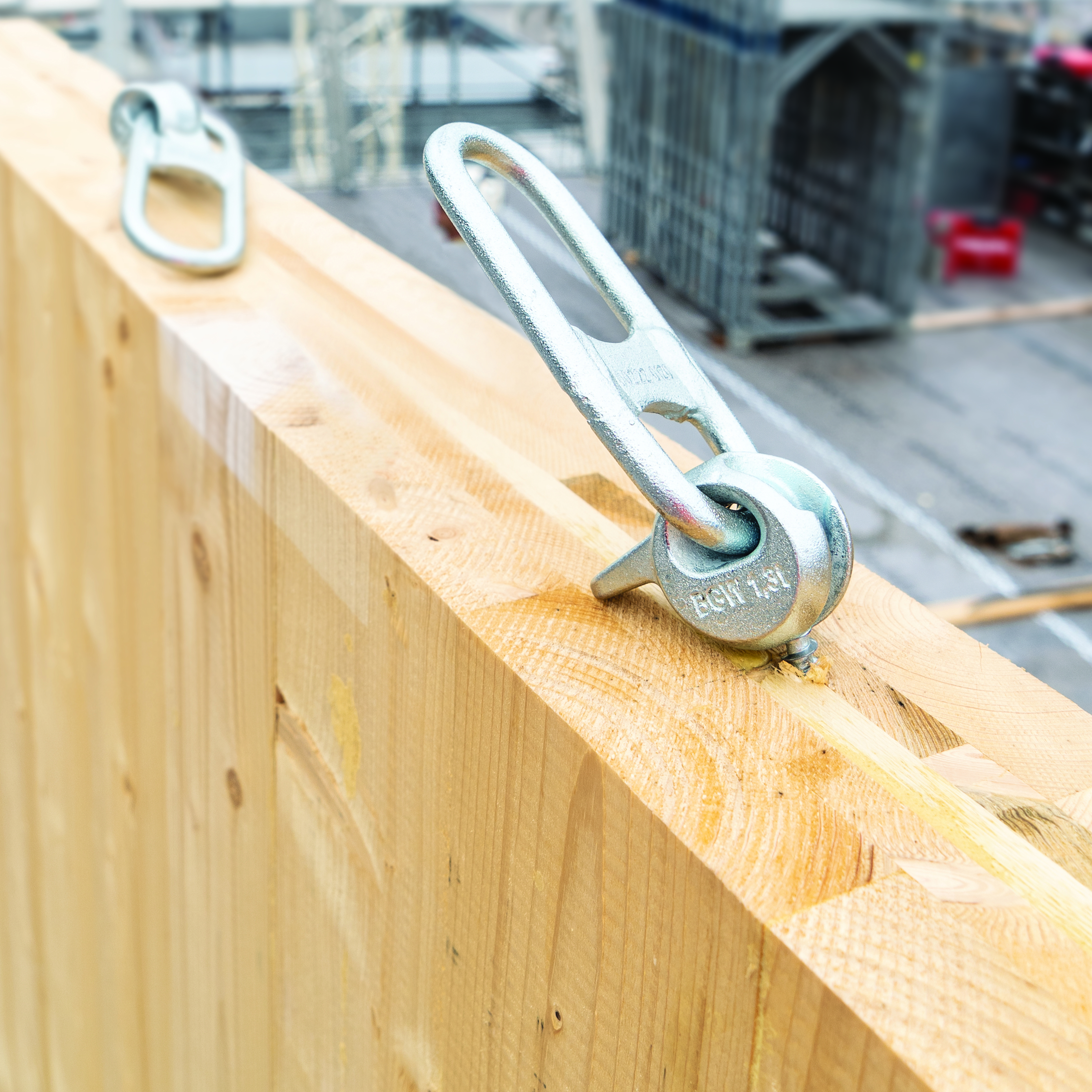 CLT-elementen hijsen met de WASP hijshaak